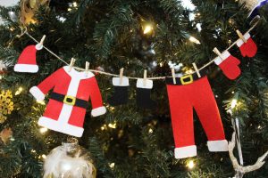 DIY Santa’s Clothesline Garland (with Free Template!) - The Craft-at ...