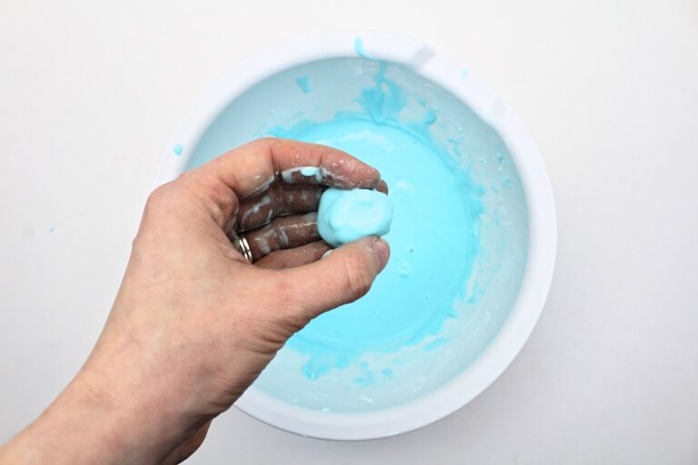 How to Make Oobleck - The Craft-at-Home Family